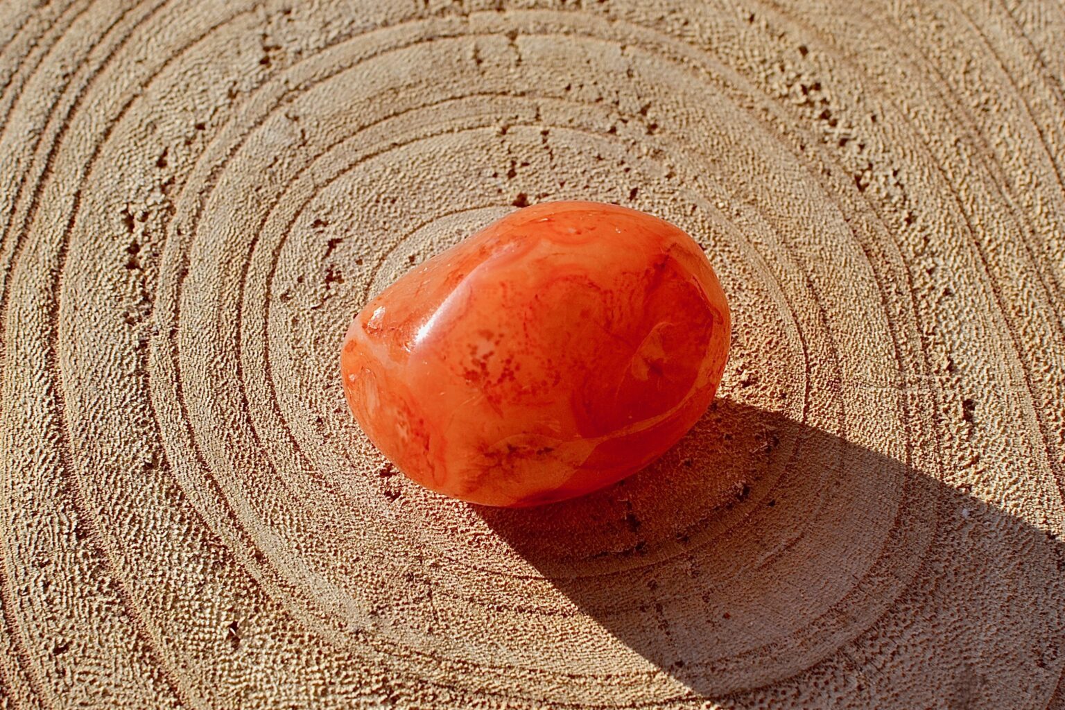 Karneol - Læs om karneol-krystallens egenskaber og betydning her